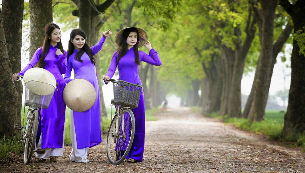 Áo Dài Trong Suốt ướt đẫm Biến Tấu Phản Cảm Bị Dân Tình Phản đối
