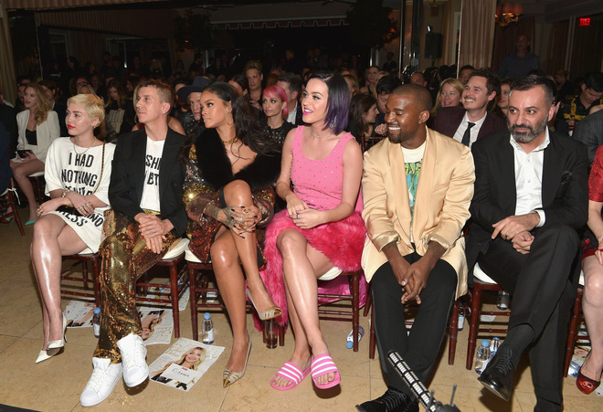 Khung hình quy tụ dàn sao máu mặt: Tỷ phú Rihanna Kanye sặc mùi tiền, 2 ...