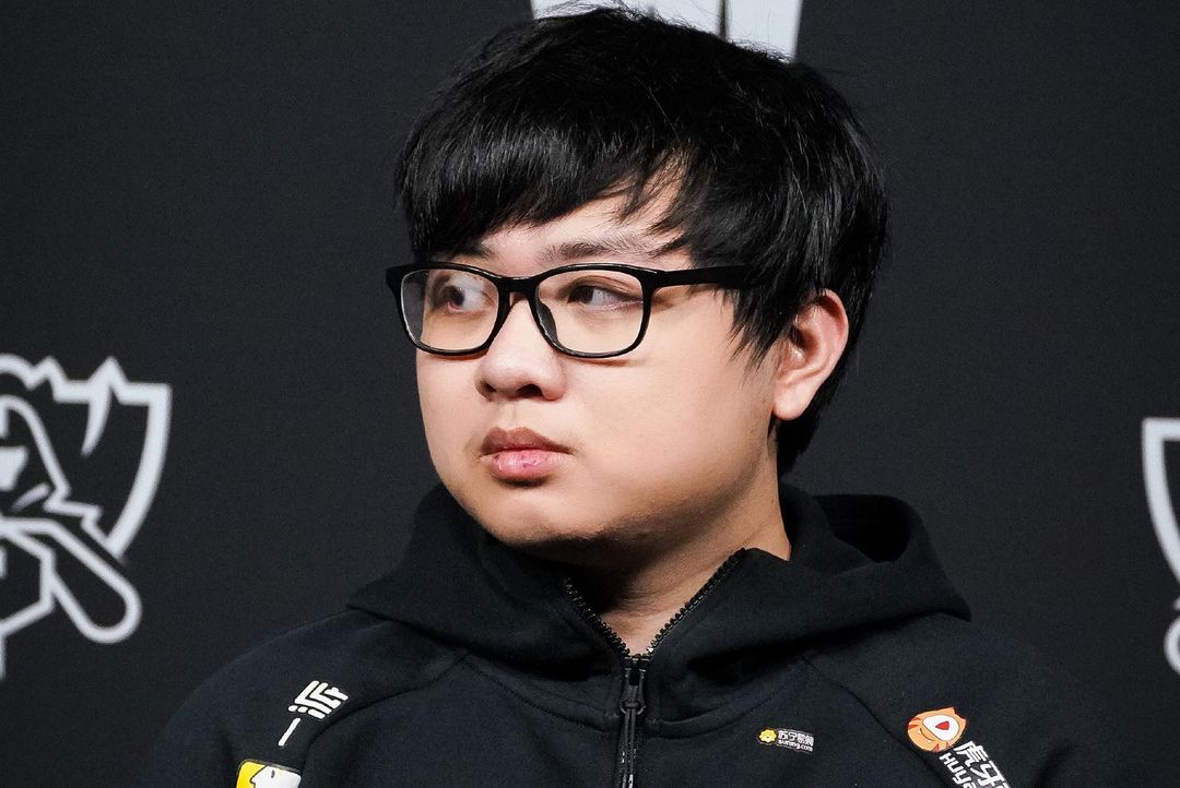 SofM đăng ảnh ‘tình cảm’ về các đội tuyển cũ, fan đồn đoán là lời chia tay LPL - eSport - Việt ...