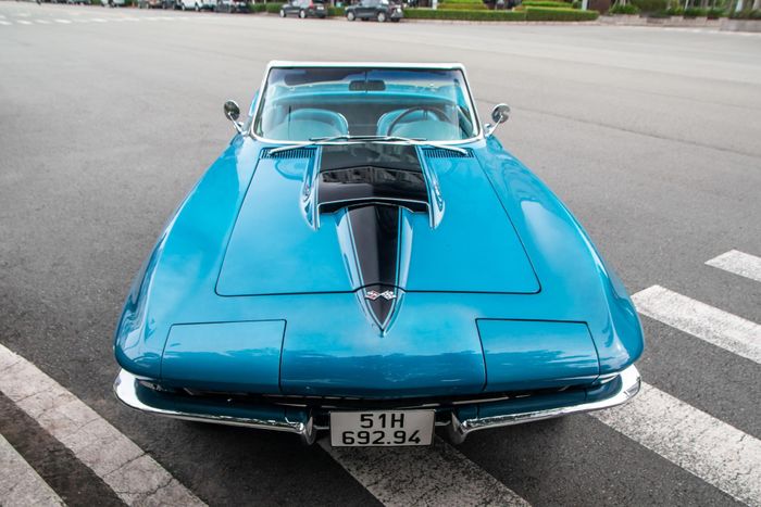 Xe cổ Chevrolet Corvette C2 Stingray đời 1967 xuất hiện tại TP.HCM ...