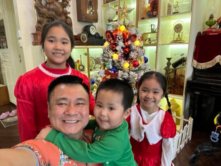 Sao Việt 18/12: Lệ Quyên trẻ đẹp bên Quang Lê, Cường Đô La cùng vợ khoe ...