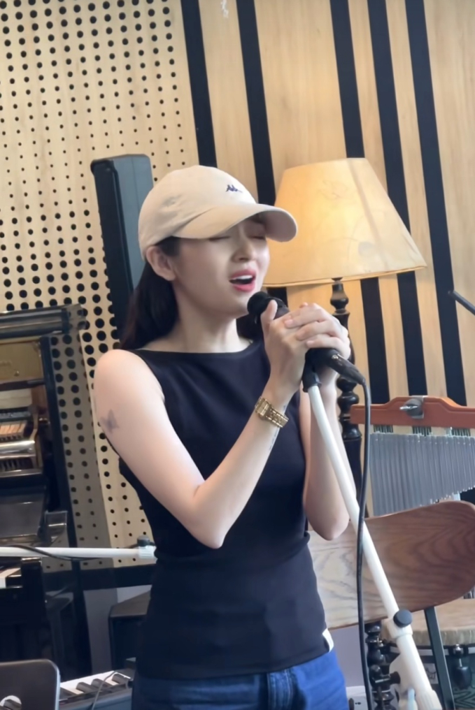 Một nam ca sĩ trực tiếp nói chuyện với Bảo Anh về bé Misumi, nữ ca sĩ phản ứng bất ngờ - Sao ...