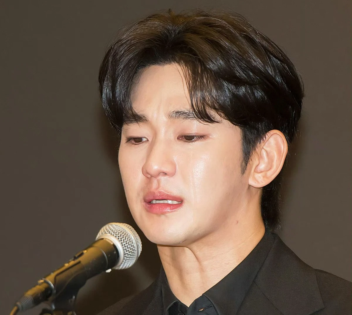 Kim Soo Hyun là nạn nhân của 1 vụ lừa đảo quốc gia vô tiền khoáng hậu ...