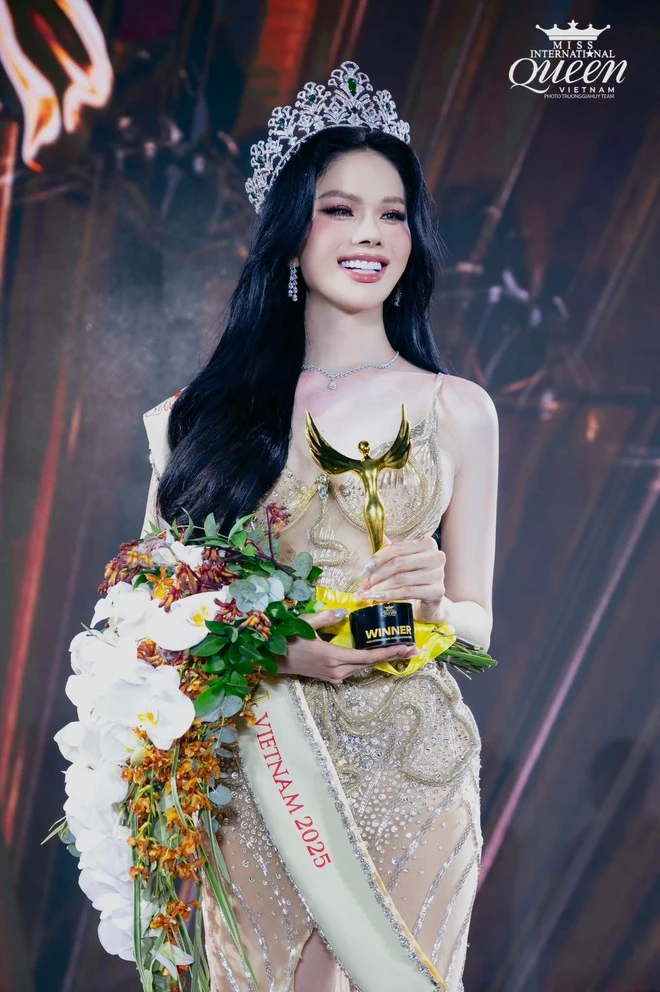 Lộ ảnh trước khi chuyển giới của Hoa hậu Hà Tâm Như, khó tin đây là cùng 1 người! - Sao việt ...