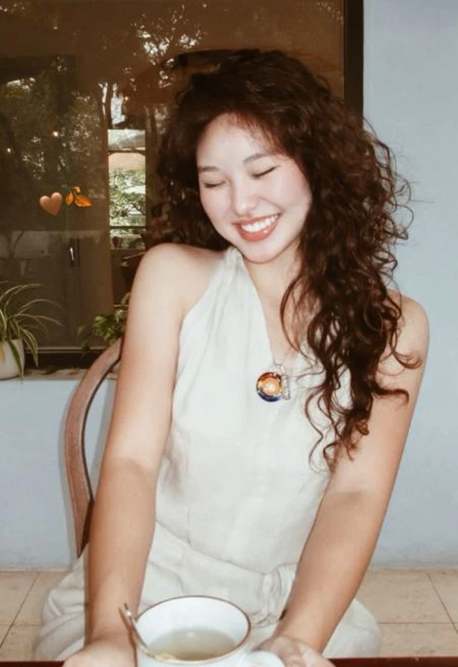 Con gái hoa khôi bóng chuyền Kim Huệ: 18 tuổi xinh đẹp phổng phao, thành tích thể thao mới đáng ...