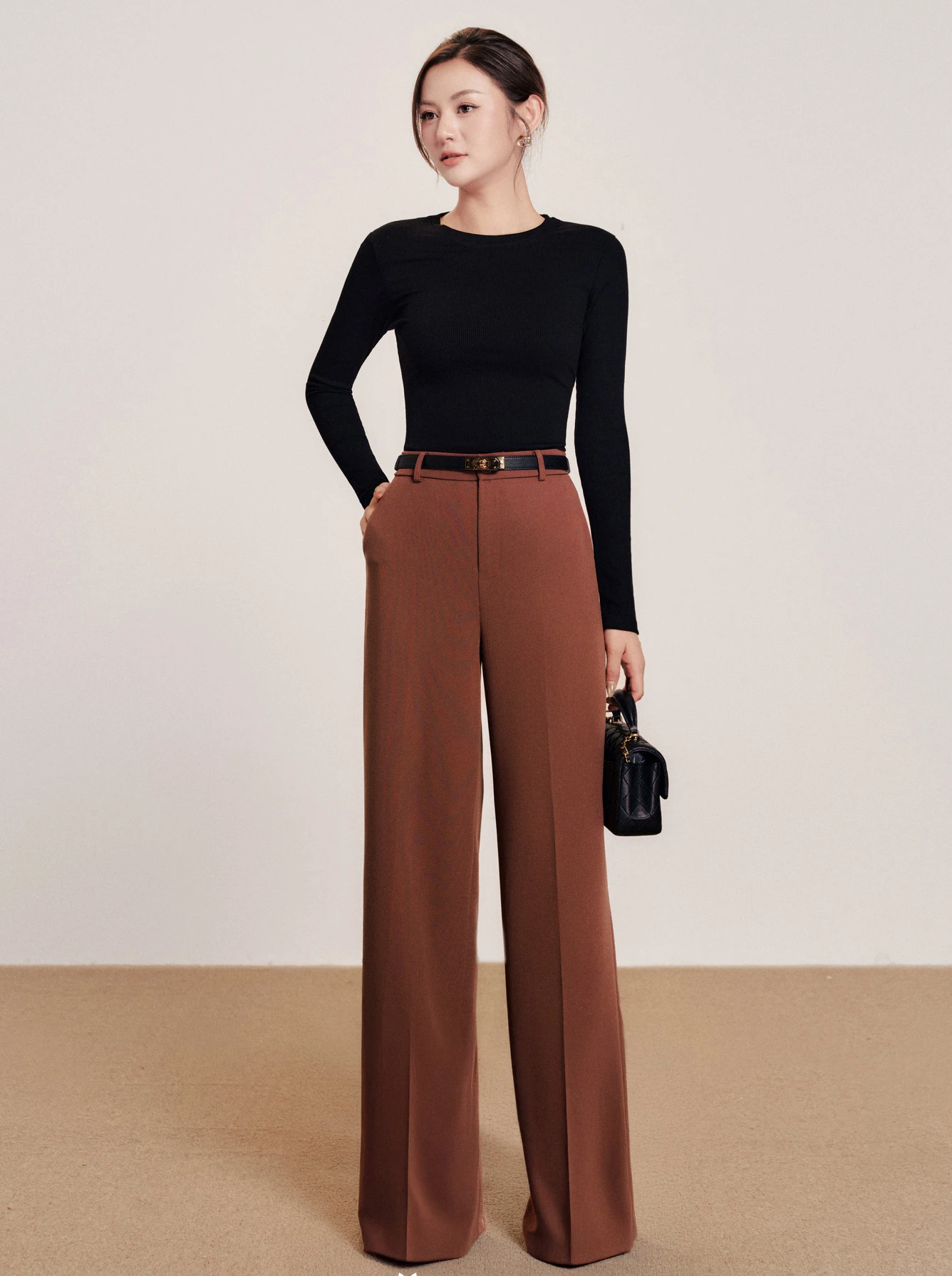 Quần ống loe, chân váy bút chì tôn chân dài và còn dễ phối đồ - Thời ...