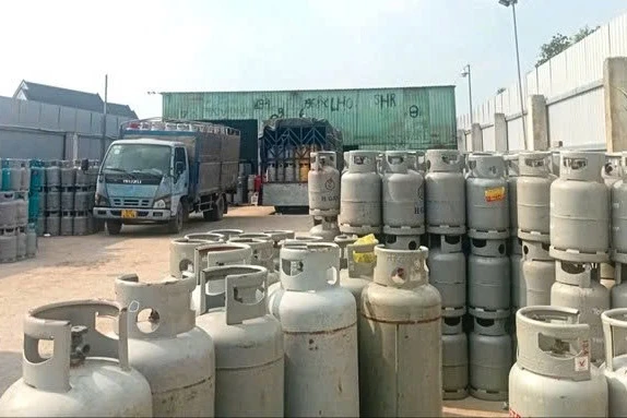 Công an Tây Ninh triệt phá đường dây gas giả nhãn hiệu quy mô liên tỉnh ...