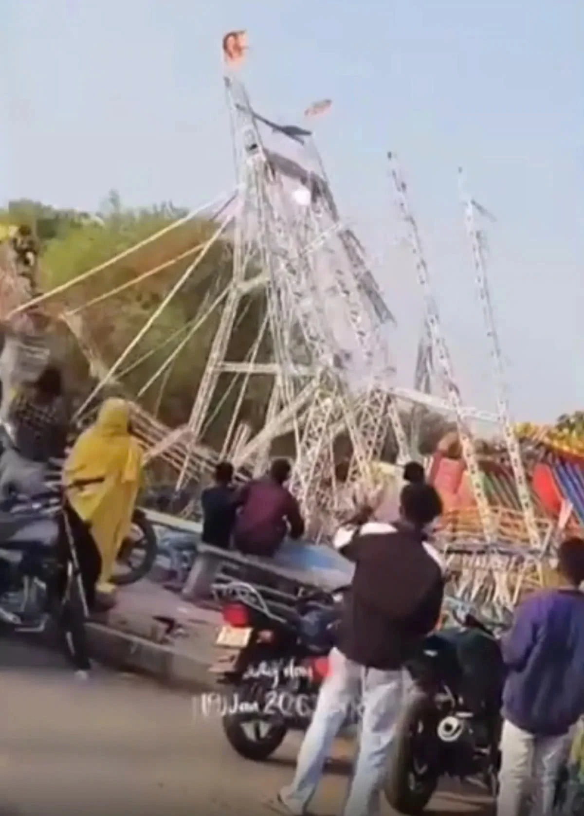 Ấn Độ: Chơi trò cảm giác mạnh ở hội chợ, 14 học sinh gặp nạn - Thế giới ...