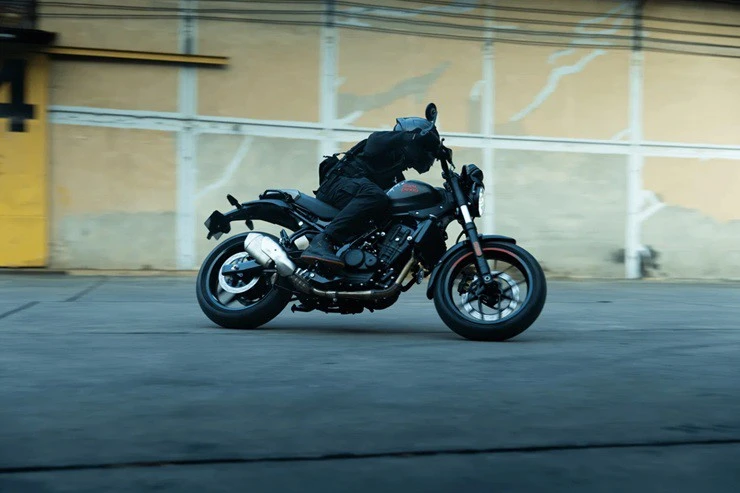 Royal Enfield Guerrilla 450 Apex 2026 ra mắt: Roadster lột xác đậm chất ...