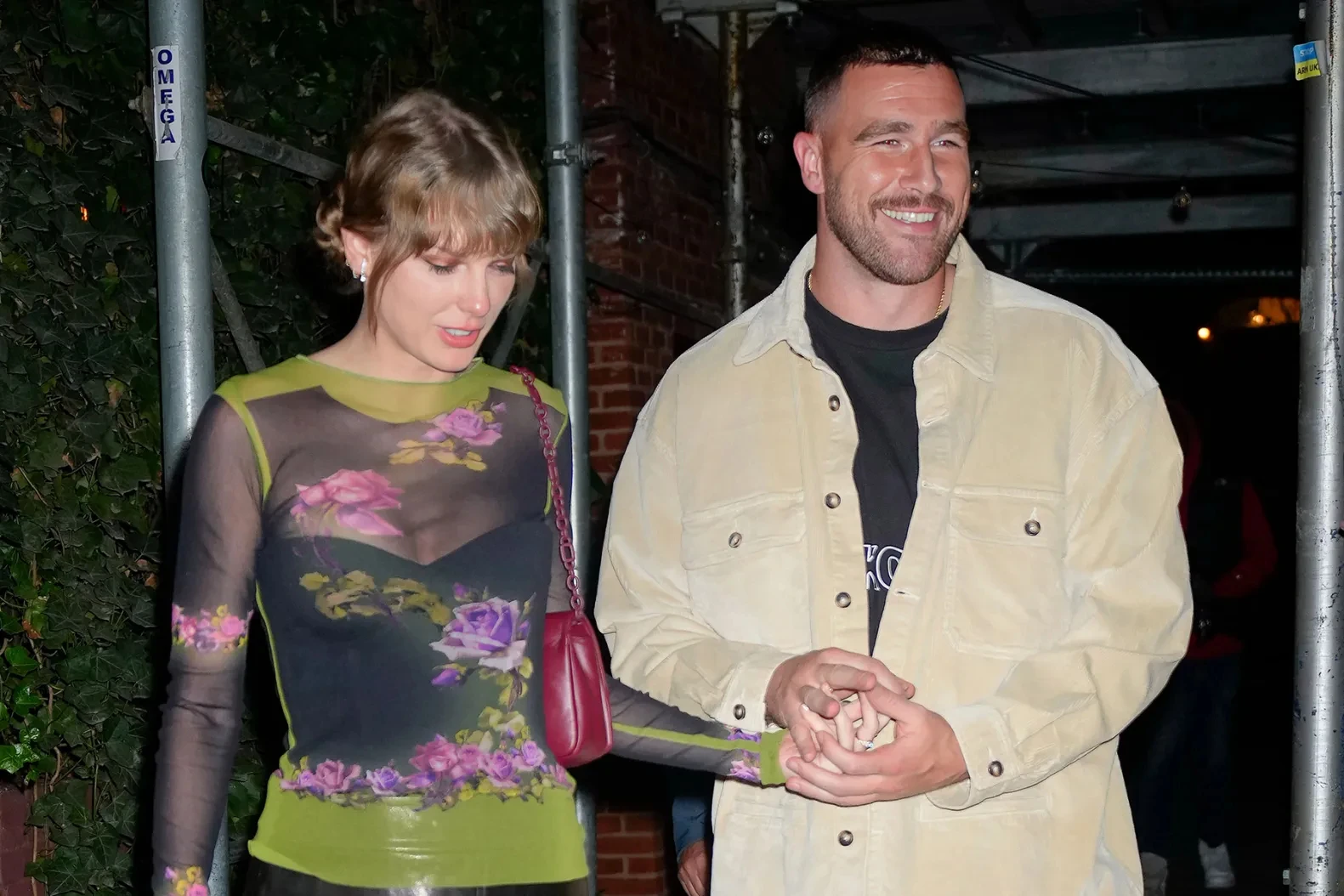 Taylor Swift và bạn trai 1m96 tổ chức đám cưới rồi mà không ai hay biết ...