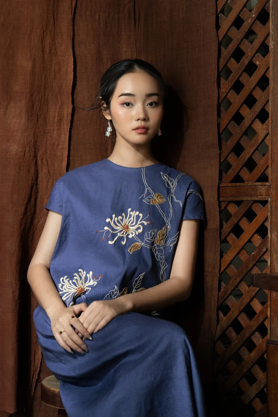 Tôn nét sang, xịn, mịn chỉ với đôi bông tai bản to - Thời trang - Việt ...
